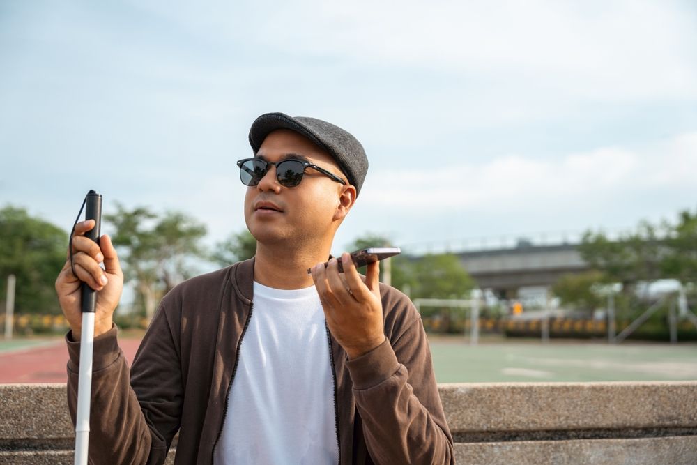 Alex Deans Created iAid, a Hands-Free Navigation Device for the ...